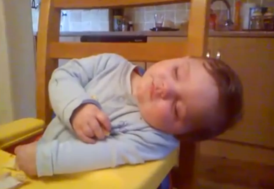 Labanaktis! Ypatingai mielas video apie tai, kad galima miegoti ir ...